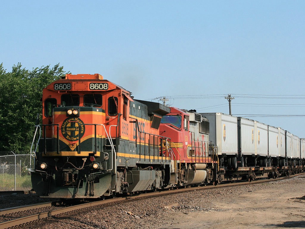 BNSF 8608